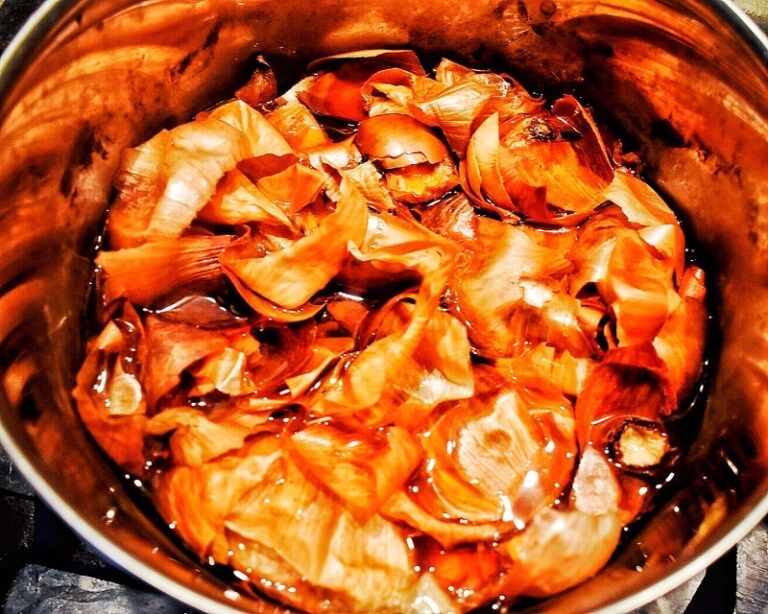 Onion skin - natural dyeing - Makergardener