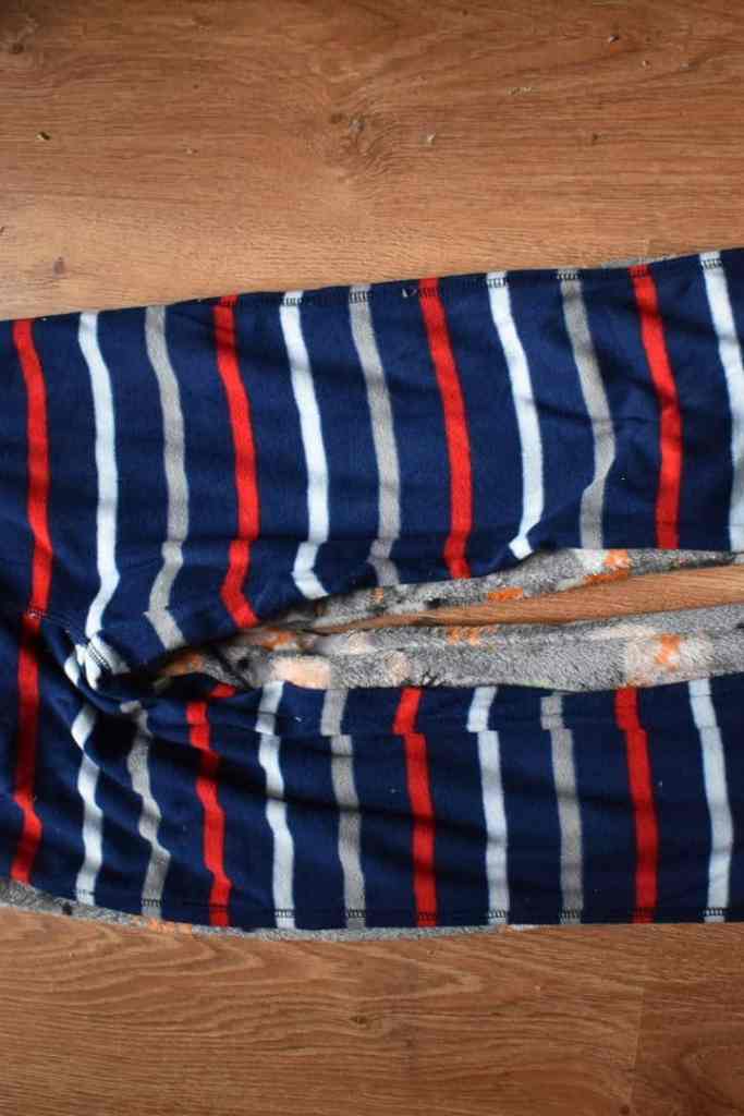 Sewing pyjama bottom using an existing pyjama. - Makergardener