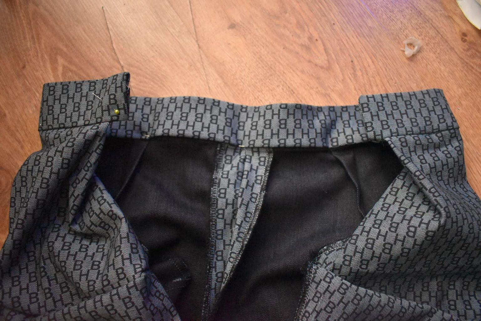 How to sew pants opening with concealed pockets - Makergardener