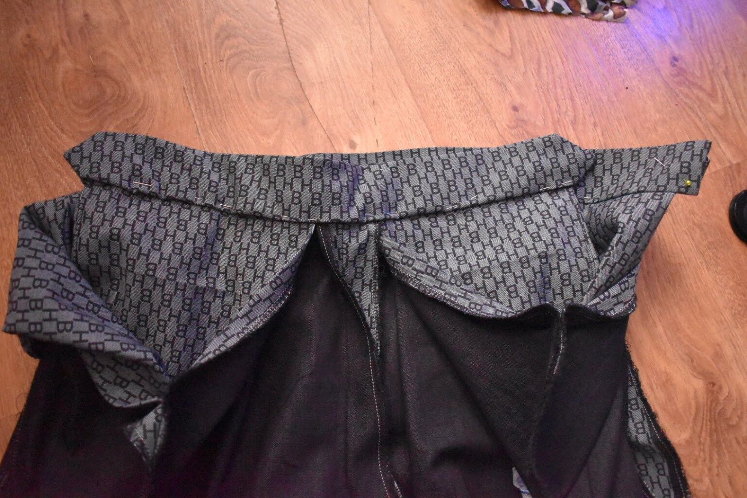 How to sew pants opening with concealed pockets - Makergardener
